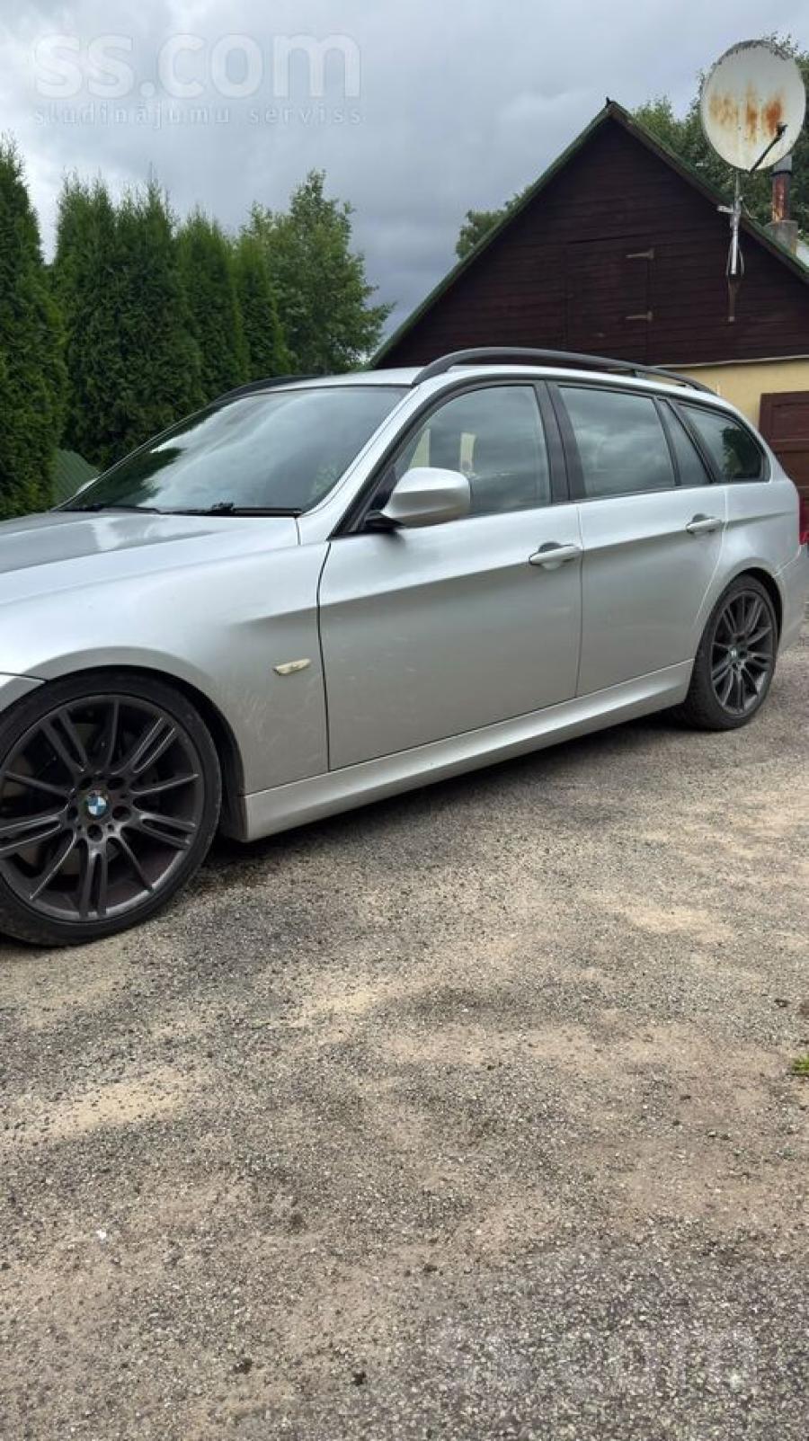 Grey BMW 330 2010 in Jelgava, with an engine capacity of 3.00 L and mileage of 220 thousand km for 3750 €, photo 3 on AUTOMOTO.COM.LV