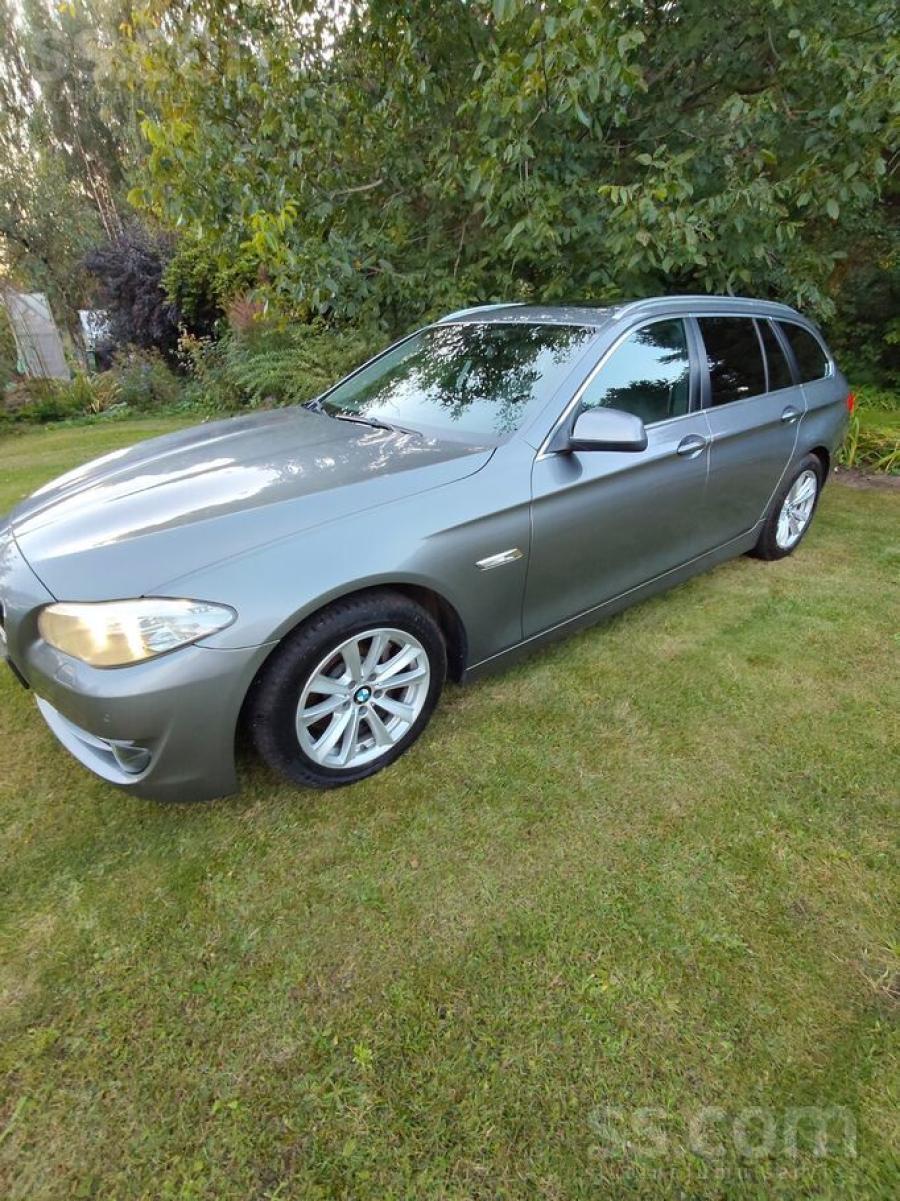Pelēks BMW 330 2010 Jelgava, ar dzinēja tilpumu 3.00 L un nobraukumu 323 tūkst. km par 9400 €, foto 1 vietnē AUTOMOTO.COM.LV