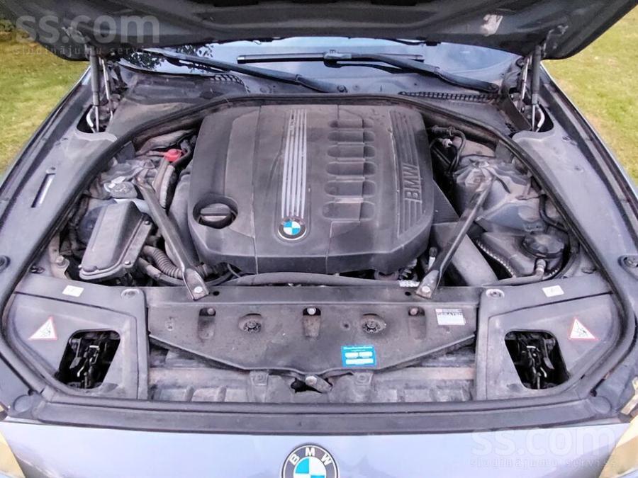 Pelēks BMW 330 2010 Jelgava, ar dzinēja tilpumu 3.00 L un nobraukumu 323 tūkst. km par 9400 €, foto 25 vietnē AUTOMOTO.COM.LV