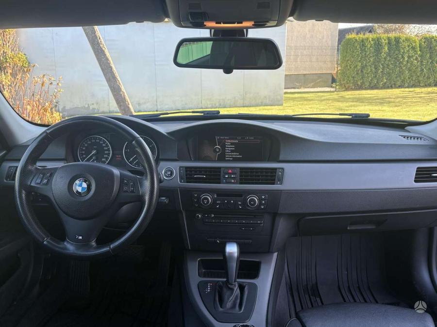 Grey BMW 330 2011 in Vilnius, with an engine capacity of 2.99 L and mileage of 443 thousand km for 4600 €, photo 8 on AUTOMOTO.COM.LV