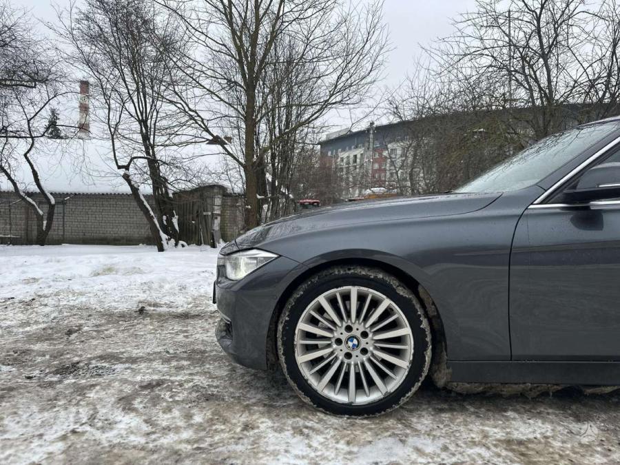 Pelēks BMW 330 2014 Viļņa, ar dzinēja tilpumu 2.99 L un nobraukumu 273 tūkst. km par 8500 €, foto 7 vietnē AUTOMOTO.COM.LV