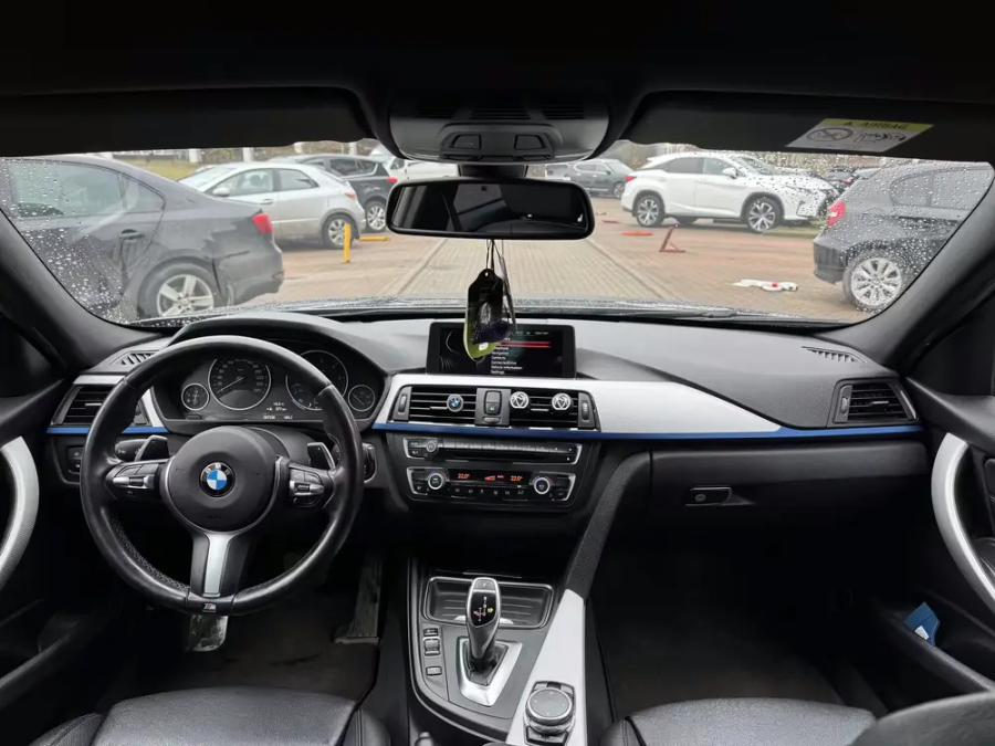 Grey BMW 330 2015 in Riga, with an engine capacity of 3.00 L and mileage of 307 thousand km for 9990 €, photo 11 on AUTOMOTO.COM.LV