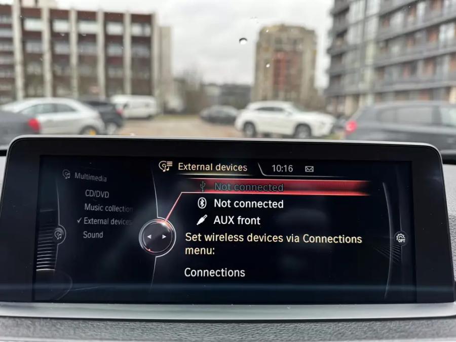 Grey BMW 330 2015 in Riga, with an engine capacity of 3.00 L and mileage of 307 thousand km for 9990 €, photo 17 on AUTOMOTO.COM.LV