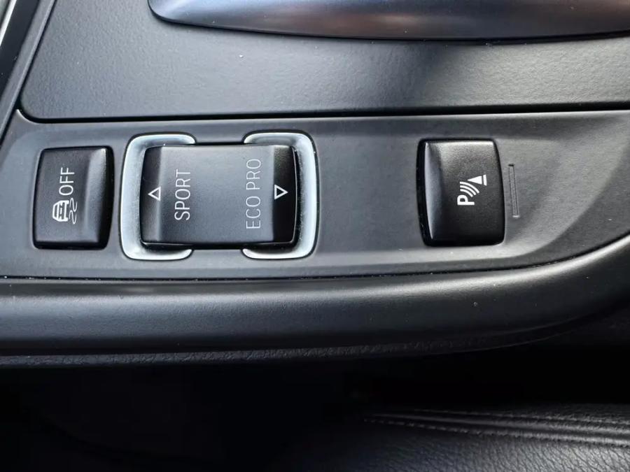 Grey BMW 330 2015 in Riga, with an engine capacity of 3.00 L and mileage of 307 thousand km for 9990 €, photo 29 on AUTOMOTO.COM.LV