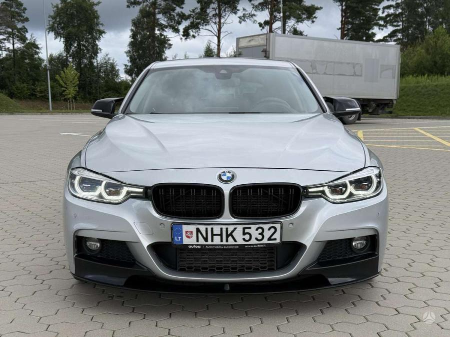 Pelēks BMW 330 2016 Viļņa, ar dzinēja tilpumu 2.99 L un nobraukumu 267 tūkst. km par 13900 €, foto 3 vietnē AUTOMOTO.COM.LV