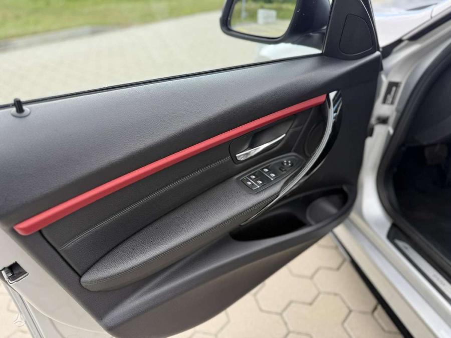Pelēks BMW 330 2016 Viļņa, ar dzinēja tilpumu 2.99 L un nobraukumu 267 tūkst. km par 13900 €, foto 25 vietnē AUTOMOTO.COM.LV