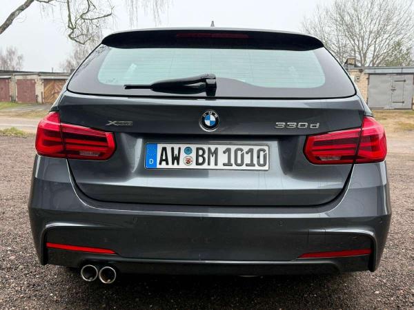 Grey BMW 330 2017 in Utena, with an engine capacity of 2.99 L and mileage of 297 thousand km for 9600 €, photo 10 on AUTOMOTO.COM.LV