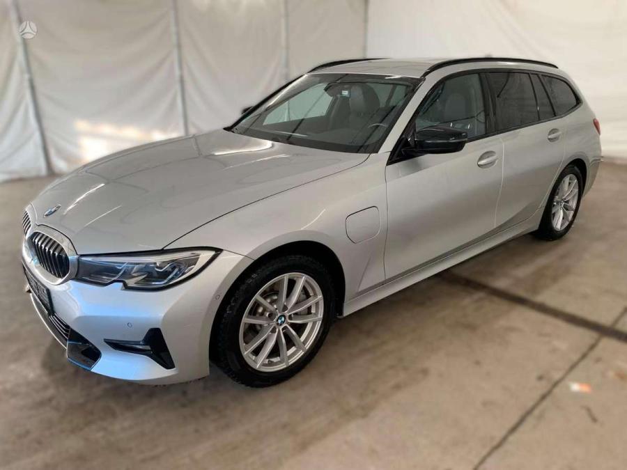Pelēks BMW 330 2020 Viļņa, ar dzinēja tilpumu 2.00 L un nobraukumu 119 tūkst. km par 28500 €, foto 2 vietnē AUTOMOTO.COM.LV