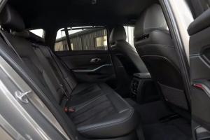 Pelēks BMW 330 2020 Jelgava, ar dzinēja tilpumu 2.00 L un nobraukumu 173 tūkst. km par 24000 €, foto 27 vietnē AUTOMOTO.COM.LV