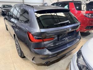 Grey BMW 330 2020 in Riga, with an engine capacity of 2.00 L and mileage of 125 thousand km for 25995 €, photo 4 on AUTOMOTO.COM.LV