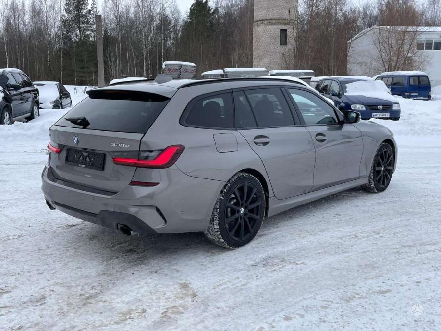 Grey BMW 330 2021 in Birzai, with an engine capacity of 2.00 L and mileage of 80 thousand km for 23900 €, photo 7 on AUTOMOTO.COM.LV