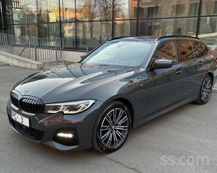 Pelēks BMW 330 2021 Rīga, ar dzinēja tilpumu 2.00 L un nobraukumu 158 tūkst. km par 28700 €, foto 1 vietnē AUTOMOTO.COM.LV