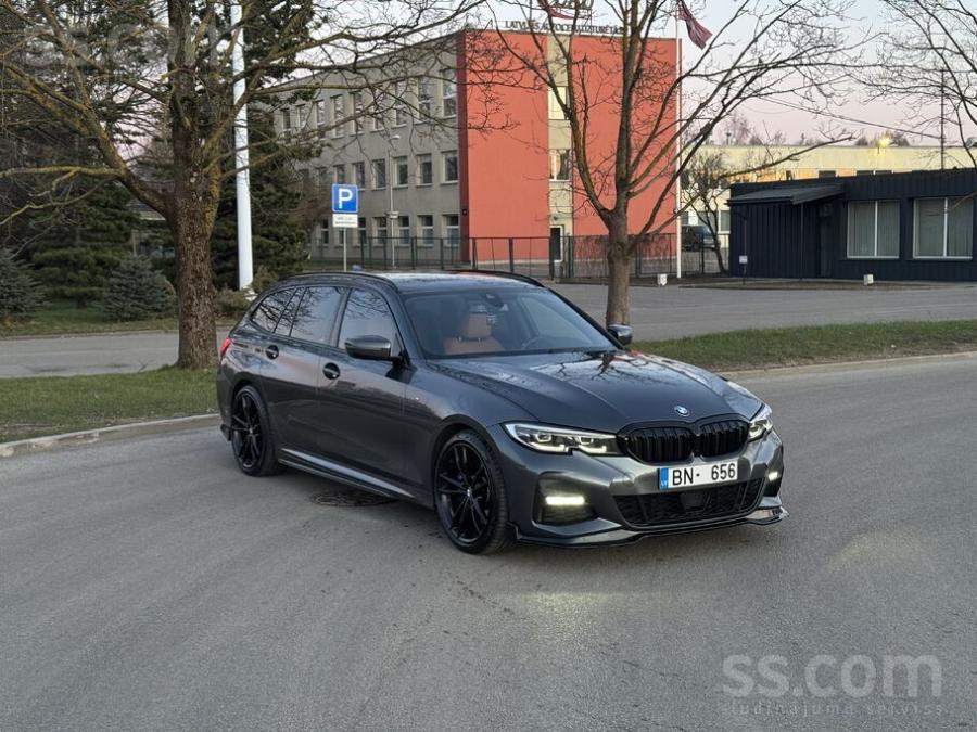 Grey BMW 330 2021 in Riga, with an engine capacity of 3.00 L and mileage of 248 thousand km for 23500 €, photo 4 on AUTOMOTO.COM.LV