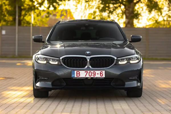 Grey BMW 330 2021 in Jelgava, with an engine capacity of 2.00 L and mileage of 171 thousand km for 18000 €, photo 3 on AUTOMOTO.COM.LV