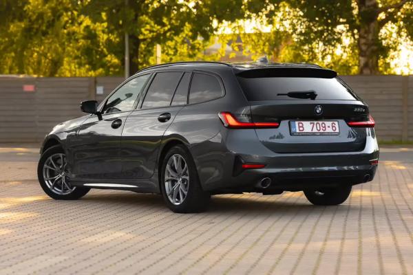Grey BMW 330 2021 in Jelgava, with an engine capacity of 2.00 L and mileage of 171 thousand km for 18000 €, photo 4 on AUTOMOTO.COM.LV