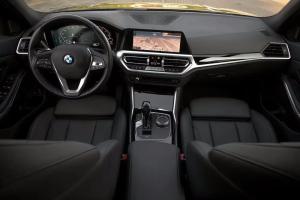 Grey BMW 330 2021 in Jelgava, with an engine capacity of 2.00 L and mileage of 171 thousand km for 18000 €, photo 9 on AUTOMOTO.COM.LV