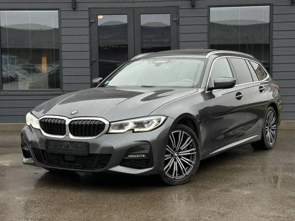 Grey BMW 330 2021 in Jelgava, with an engine capacity of 2.00 L and mileage of 189 thousand km for 21950 €, photo 3 on AUTOMOTO.COM.LV