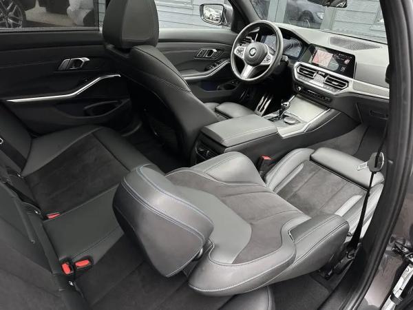 Grey BMW 330 2021 in Jelgava, with an engine capacity of 2.00 L and mileage of 189 thousand km for 21950 €, photo 5 on AUTOMOTO.COM.LV