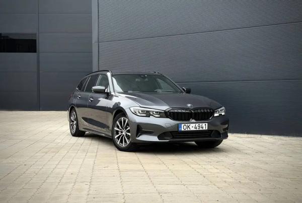 Grey BMW 330 2021 in Riga, with an engine capacity of 2.00 L and mileage of 154 thousand km for 22495 €, photo 4 on AUTOMOTO.COM.LV