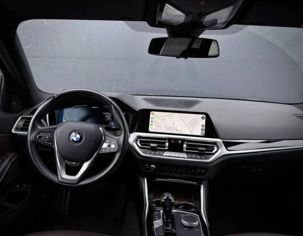 Grey BMW 330 2021 in Riga, with an engine capacity of 2.00 L and mileage of 154 thousand km for 22495 €, photo 9 on AUTOMOTO.COM.LV