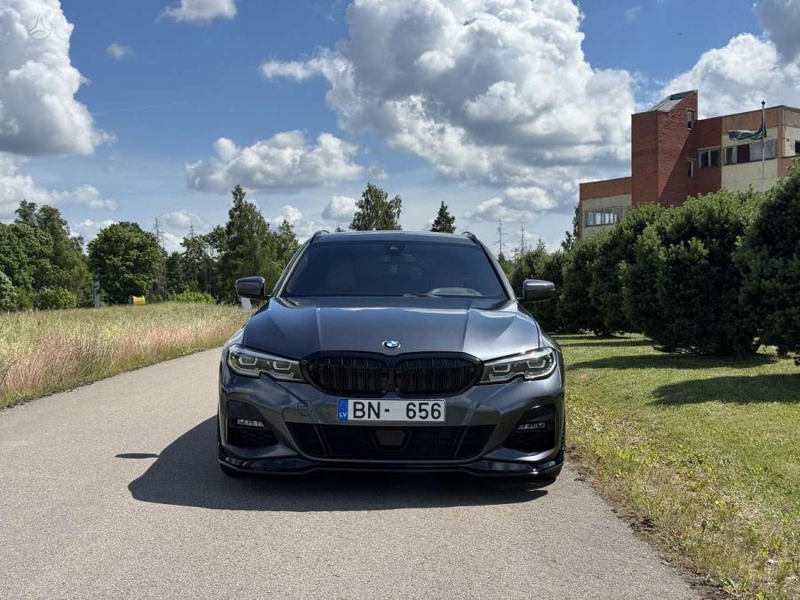 Grey BMW 330 2021 in Riga, with an engine capacity of 2.99 L and mileage of 249 thousand km for 23500 €, photo 3 on AUTOMOTO.COM.LV