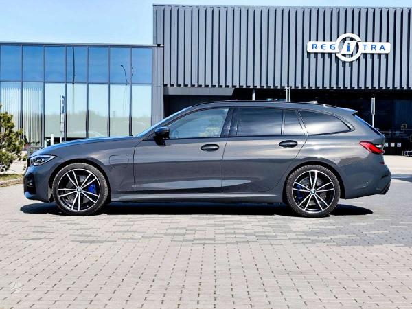 Grey BMW 330 2021 in Siauliai, with an engine capacity of 2.00 L and mileage of 117 thousand km for 24300 €, photo 4 on AUTOMOTO.COM.LV
