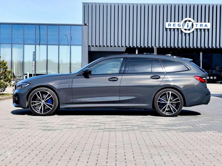 Grey BMW 330 2021 in Siauliai, with an engine capacity of 2.00 L and mileage of 117 thousand km for 24300 €, photo 5 on AUTOMOTO.COM.LV