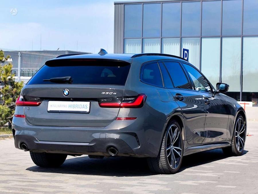 Grey BMW 330 2021 in Siauliai, with an engine capacity of 2.00 L and mileage of 117 thousand km for 24300 €, photo 9 on AUTOMOTO.COM.LV