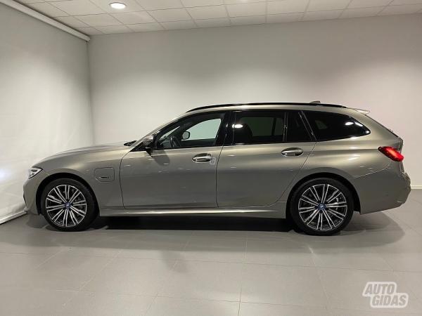 Pelēks BMW 330 2022 Kauņa, ar dzinēja tilpumu 0.00 L un nobraukumu 49 tūkst. km par 36097 €, foto 2 vietnē AUTOMOTO.COM.LV
