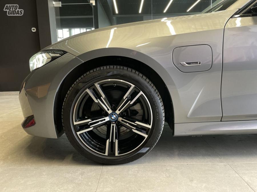 Grey BMW 330 2022 in Klaipeda, with an engine capacity of 2.00 L and mileage of 87 thousand km for 36822 €, photo 8 on AUTOMOTO.COM.LV