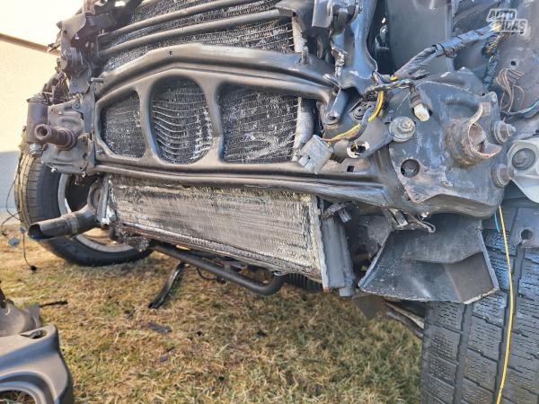 BMW 330 2001 Viļņa, ar dzinēja tilpumu 3.00 L un nobraukumu 30 tūkst. km par 800 €, foto 2 vietnē AUTOMOTO.COM.LV