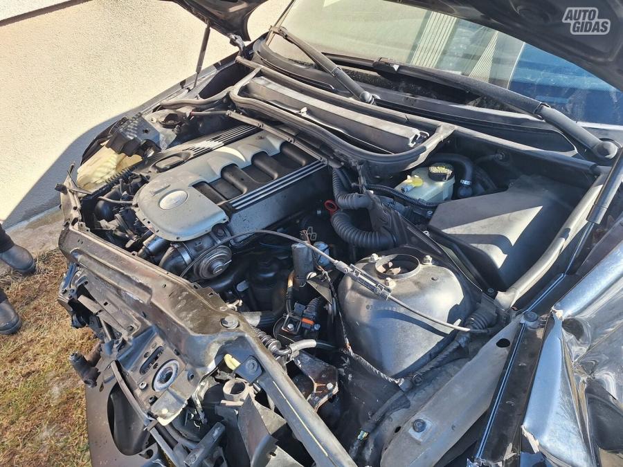 BMW 330 2001 in Vilnius, with an engine capacity of 3.00 L and mileage of 30 thousand km for 999 €, photo 5 on AUTOMOTO.COM.LV