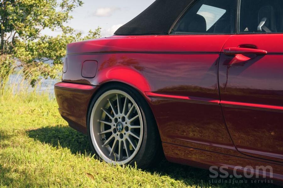 Red BMW 330 2000 in Riga, with an engine capacity of 3.00 L and mileage of 290 thousand km for 4050 €, photo 6 on AUTOMOTO.COM.LV