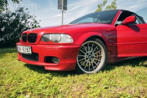 Red BMW 330 2000 in Riga, with an engine capacity of 3.00 L and mileage of 290 thousand km for 4050 €, photo 8 on AUTOMOTO.COM.LV
