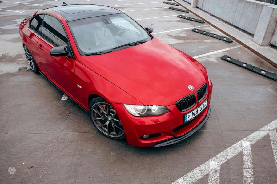 Red BMW 330 2006 in Vilnius, with an engine capacity of 2.99 L and mileage of 220 thousand km for 8000 €, photo 6 on AUTOMOTO.COM.LV