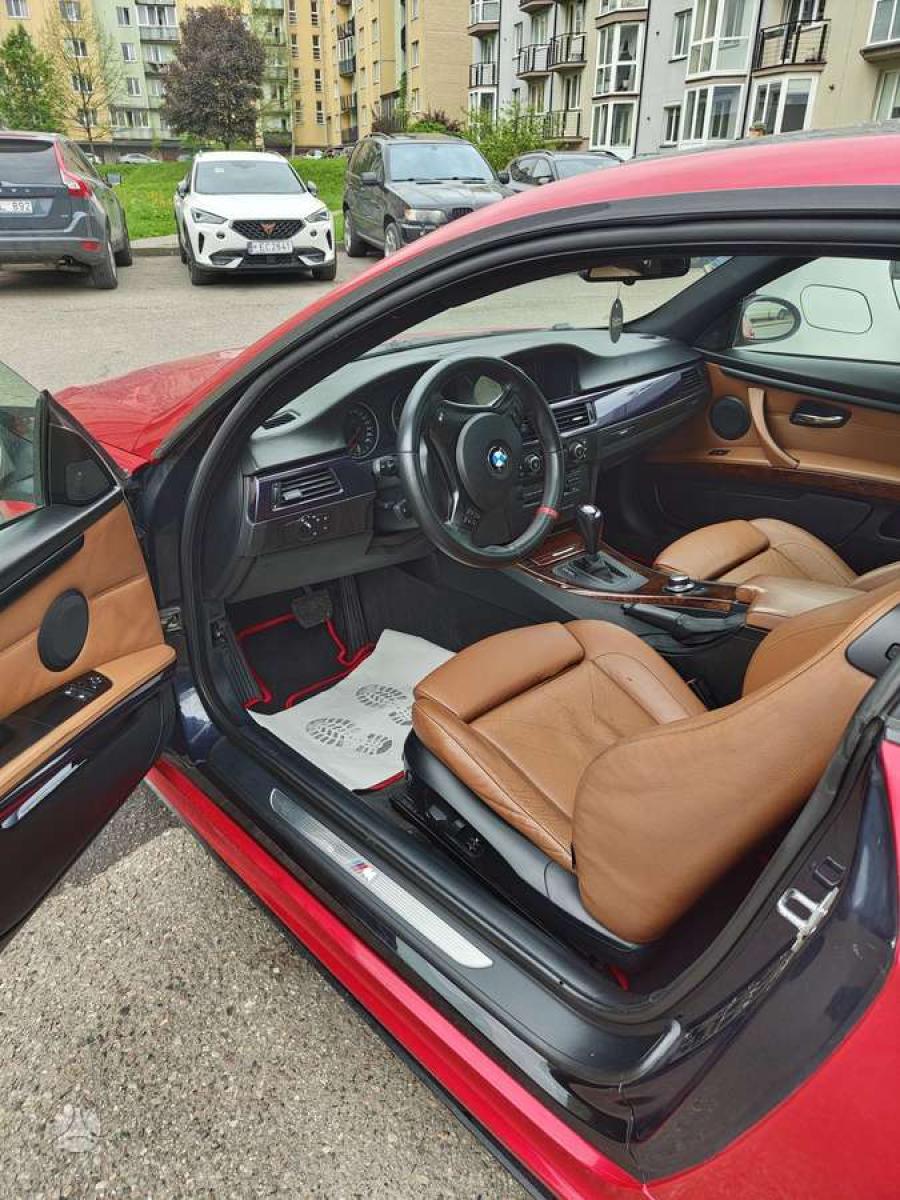 Red BMW 330 2006 in Vilnius, with an engine capacity of 2.99 L and mileage of 220 thousand km for 8000 €, photo 8 on AUTOMOTO.COM.LV