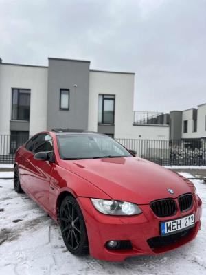 Sarkans BMW 330 2008 Viļņa, ar dzinēja tilpumu 2.99 L un nobraukumu 285 tūkst. km par 7999 €, foto 2 vietnē AUTOMOTO.COM.LV