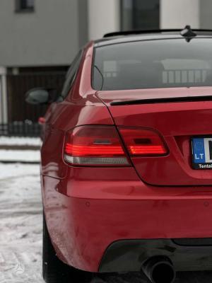 Sarkans BMW 330 2008 Viļņa, ar dzinēja tilpumu 2.99 L un nobraukumu 285 tūkst. km par 7999 €, foto 5 vietnē AUTOMOTO.COM.LV