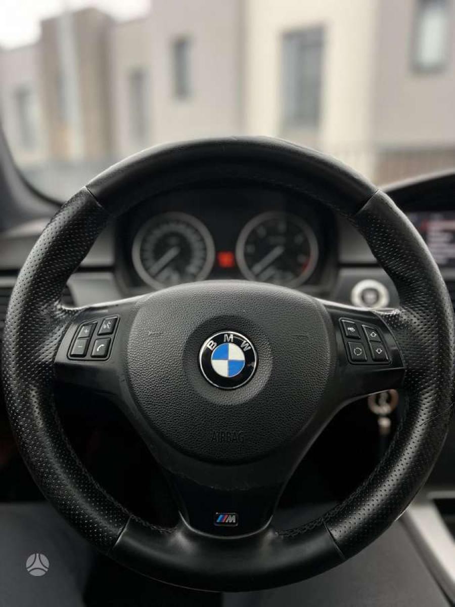 Sarkans BMW 330 2008 Viļņa, ar dzinēja tilpumu 2.99 L un nobraukumu 285 tūkst. km par 7999 €, foto 14 vietnē AUTOMOTO.COM.LV