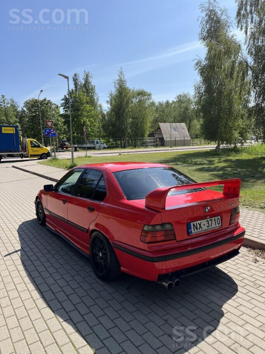 Red BMW 330 1995 in Liepaja, with an engine capacity of 3.00 L and mileage of 440 thousand km for 2250 €, photo 2 on AUTOMOTO.COM.LV