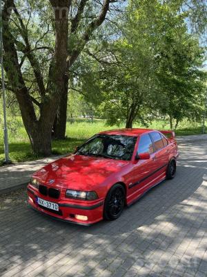 Red BMW 330 1995 in Liepaja, with an engine capacity of 3.00 L and mileage of 440 thousand km for 2250 €, photo 4 on AUTOMOTO.COM.LV