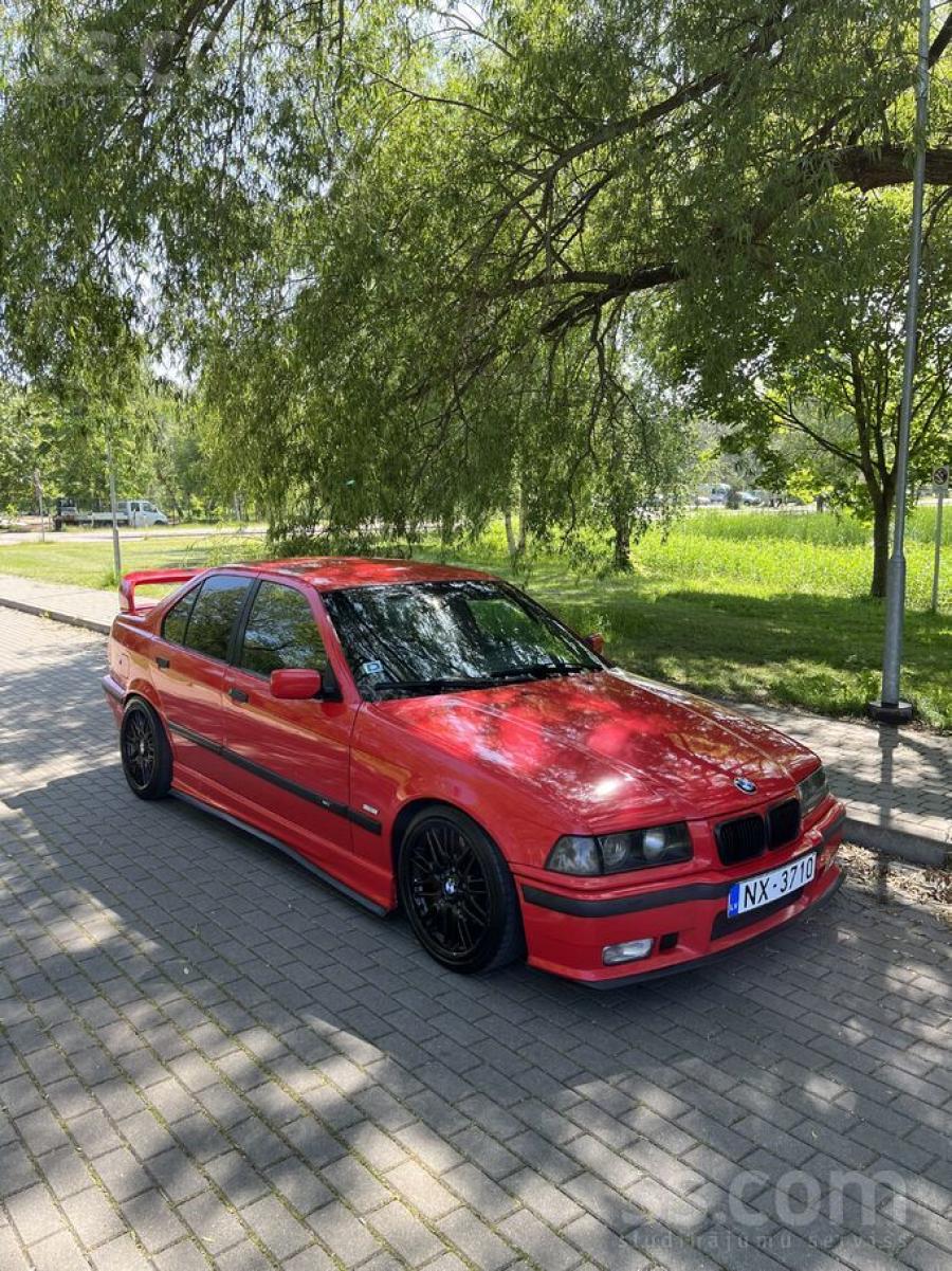 Red BMW 330 1995 in Liepaja, with an engine capacity of 3.00 L and mileage of 440 thousand km for 2250 €, photo 5 on AUTOMOTO.COM.LV