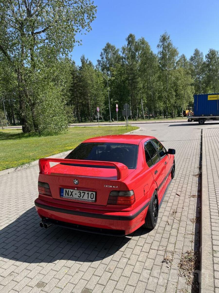 Red BMW 330 1995 in Liepaja, with an engine capacity of 3.00 L and mileage of 440 thousand km for 2250 €, photo 6 on AUTOMOTO.COM.LV