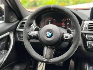 Sarkans BMW 330 2017 Viļņa, ar dzinēja tilpumu 2.00 L un nobraukumu 160 tūkst. km par 19750 €, foto 29 vietnē AUTOMOTO.COM.LV