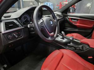Sarkans BMW 330 2018 Jonava, ar dzinēja tilpumu 2.00 L un nobraukumu 118 tūkst. km par 17850 €, foto 17 vietnē AUTOMOTO.COM.LV