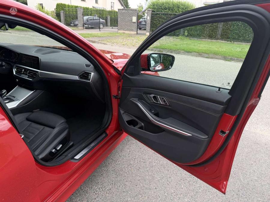Sarkans BMW 330 2021 Viļņa, ar dzinēja tilpumu 2.00 L un nobraukumu 58 tūkst. km par 23450 €, foto 26 vietnē AUTOMOTO.COM.LV