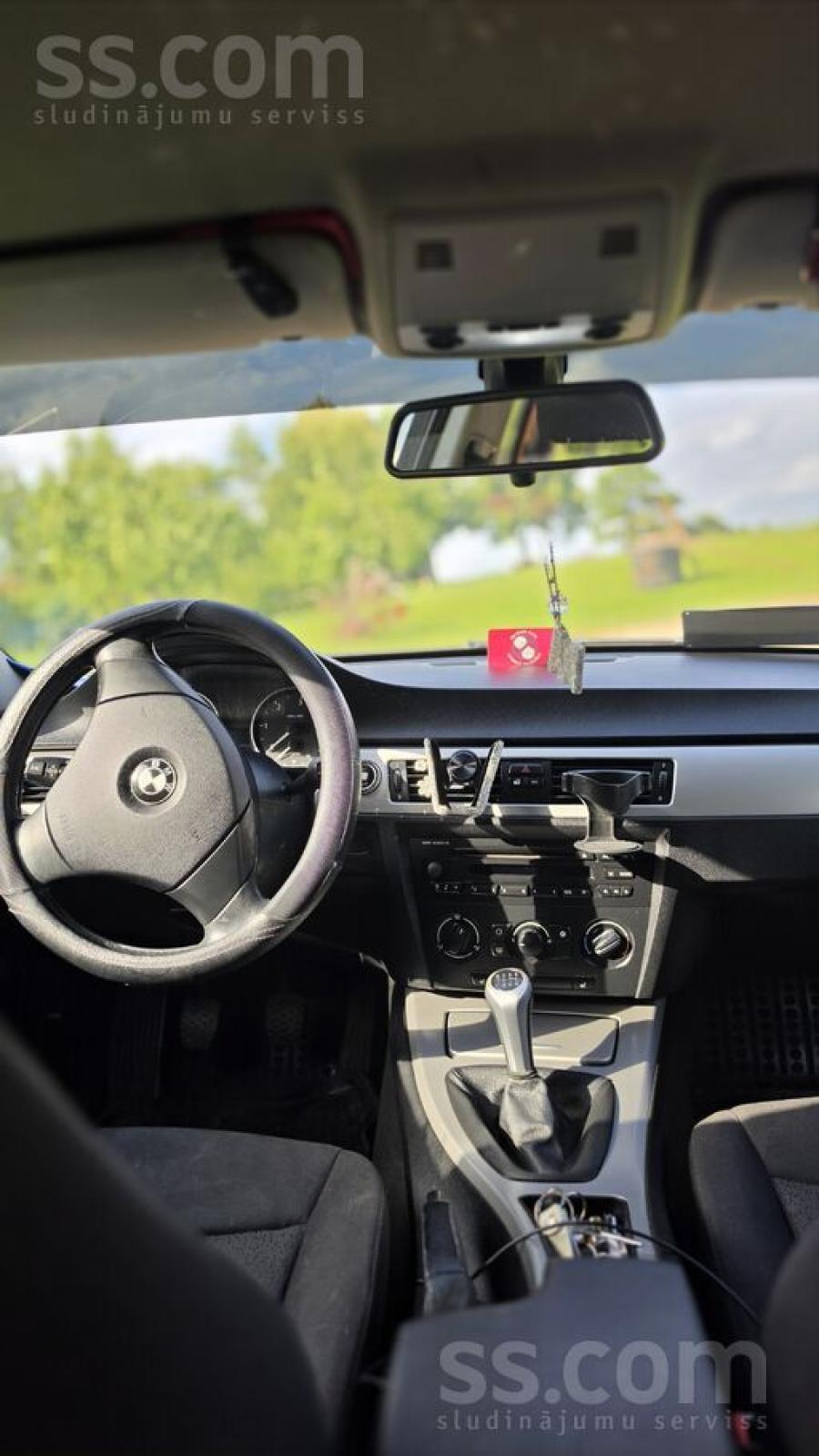Sarkans BMW 330 2006 Madona, ar dzinēja tilpumu 3.00 L un nobraukumu 300 tūkst. km par 3700 €, foto 5 vietnē AUTOMOTO.COM.LV