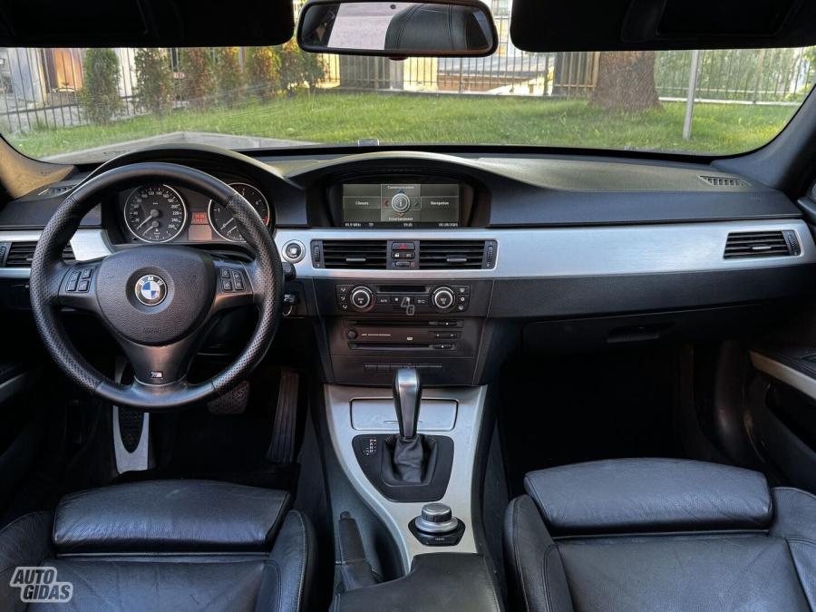 Red BMW 330 2007 in Vilnius, with an engine capacity of 3.00 L and mileage of 367 thousand km for 4000 €, photo 6 on AUTOMOTO.COM.LV