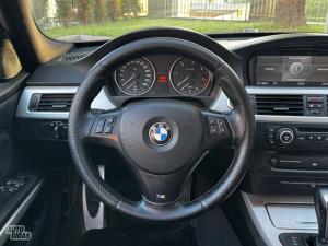 Red BMW 330 2007 in Vilnius, with an engine capacity of 3.00 L and mileage of 367 thousand km for 4000 €, photo 7 on AUTOMOTO.COM.LV