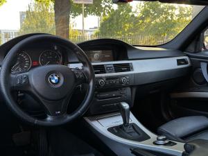 Red BMW 330 2007 in Vilnius, with an engine capacity of 3.00 L and mileage of 367 thousand km for 4000 €, photo 8 on AUTOMOTO.COM.LV